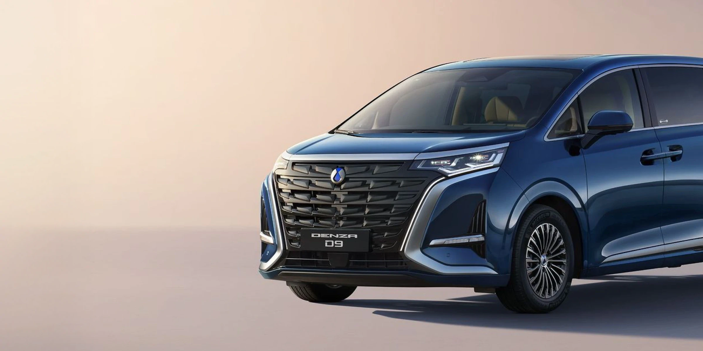 Denza D9: Minivan de lujo inteligente | Denza España